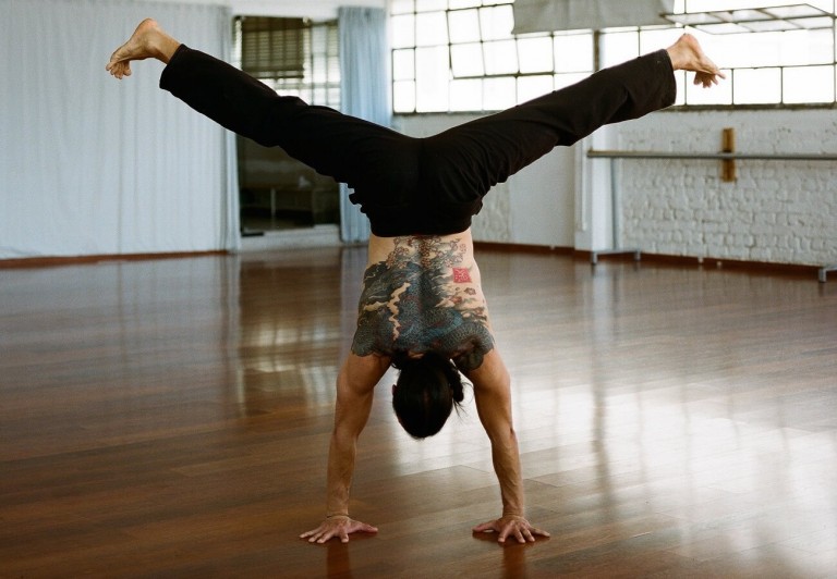handstand splits